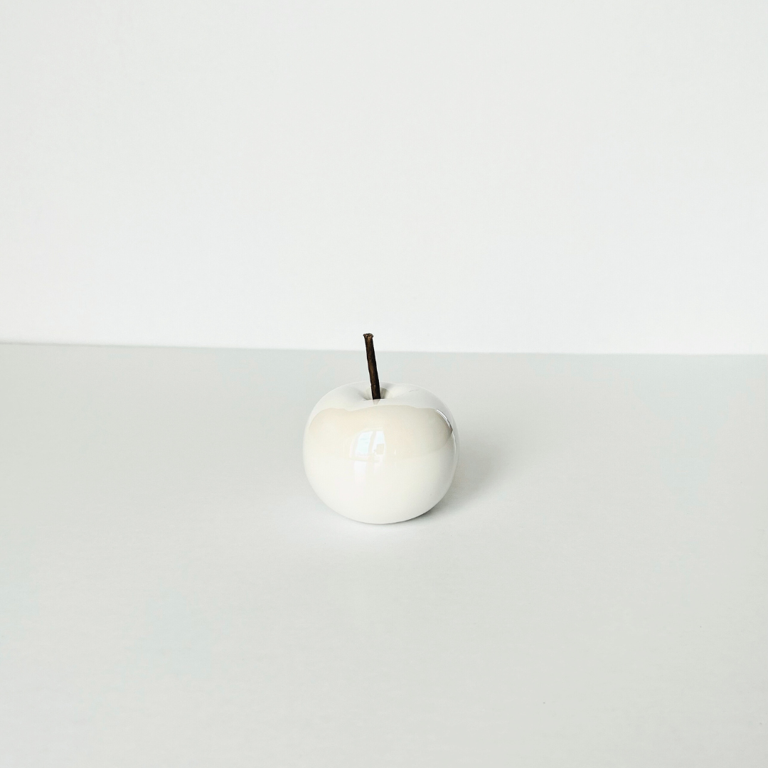 White Ceramic Apple – UTWIZA